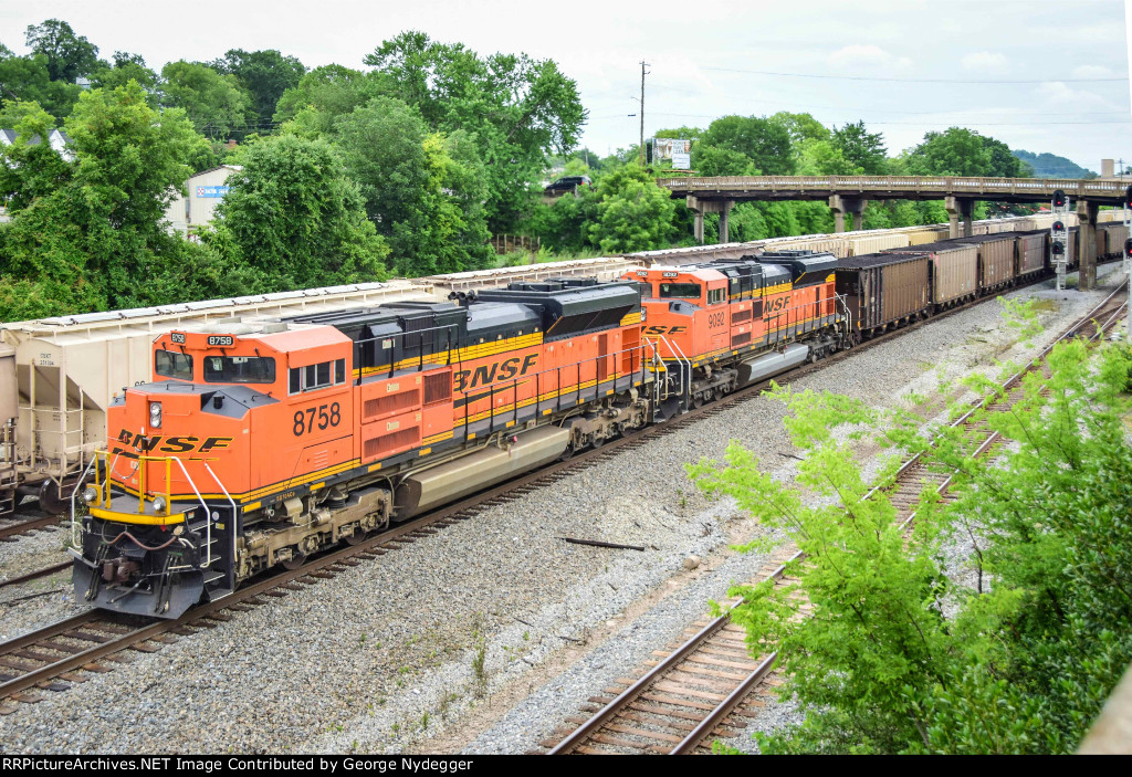 BNSF 8758